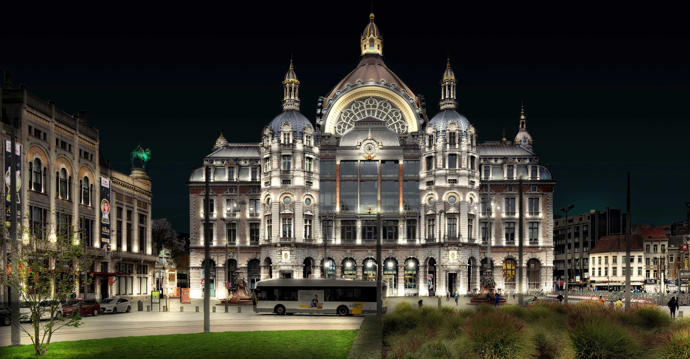 Nieuwe gevelverlichting zet station Antwerpen-Centraal, Koningin ...